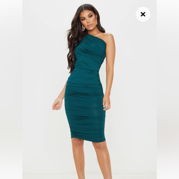 PrettyLittleThing | Dresses | Prettylittlething Scrunched Emerald Dress ...